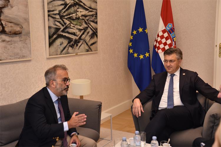 Vlada Republike Hrvatske - Predsjednik Vlade upoznao izvjestitelja ...